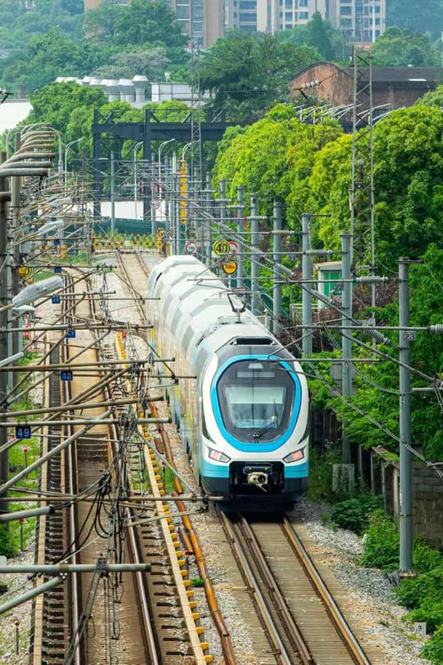 Galerie: Čínská CRRC představila nové jednotky pro Rakouský WestBahn ...