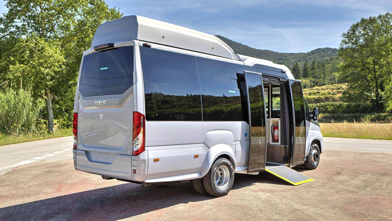 Nový minibus Iveco Daily Access CNG - Transport Minutes