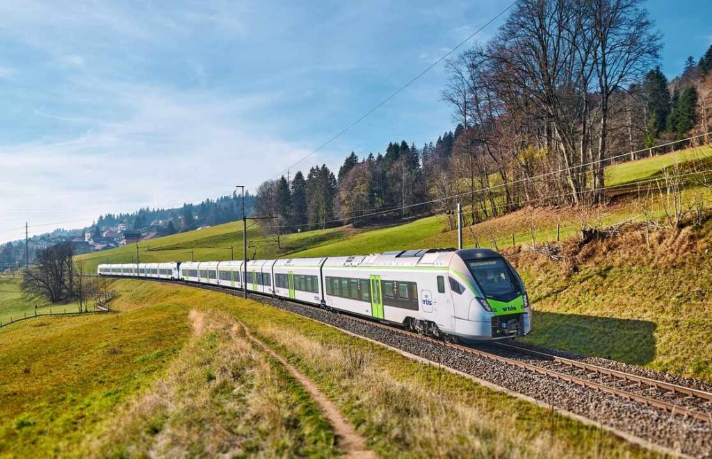 Moderní vlaky pro horskou trasu Lötschberg a nová přímá spojení ...