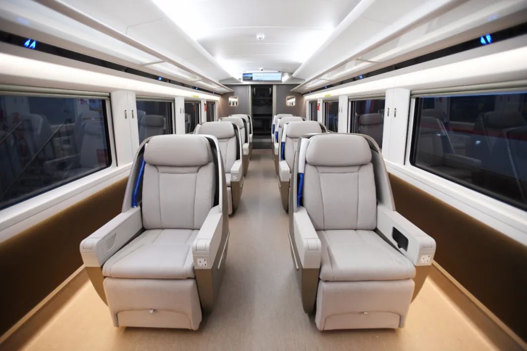 CRRC vyvinulo vysokorychlostní dieselový vlak push-pull pro SAE ...